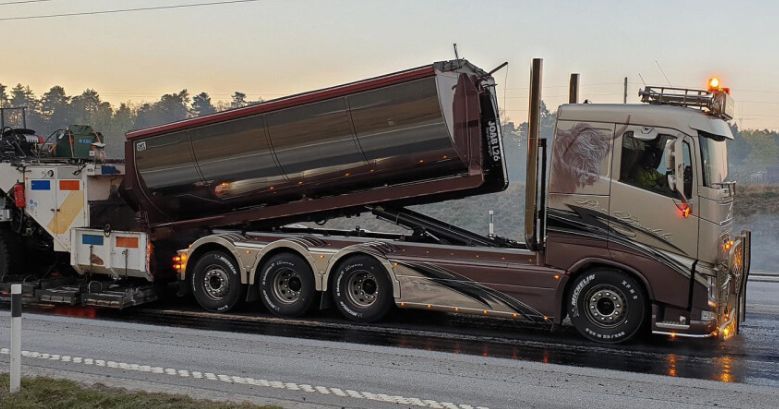 Volvo FH4 Sleeper Cab 8x4 Hooklift System + Container Asphalt 'Per Broddes' - John Ayrey Die Casts